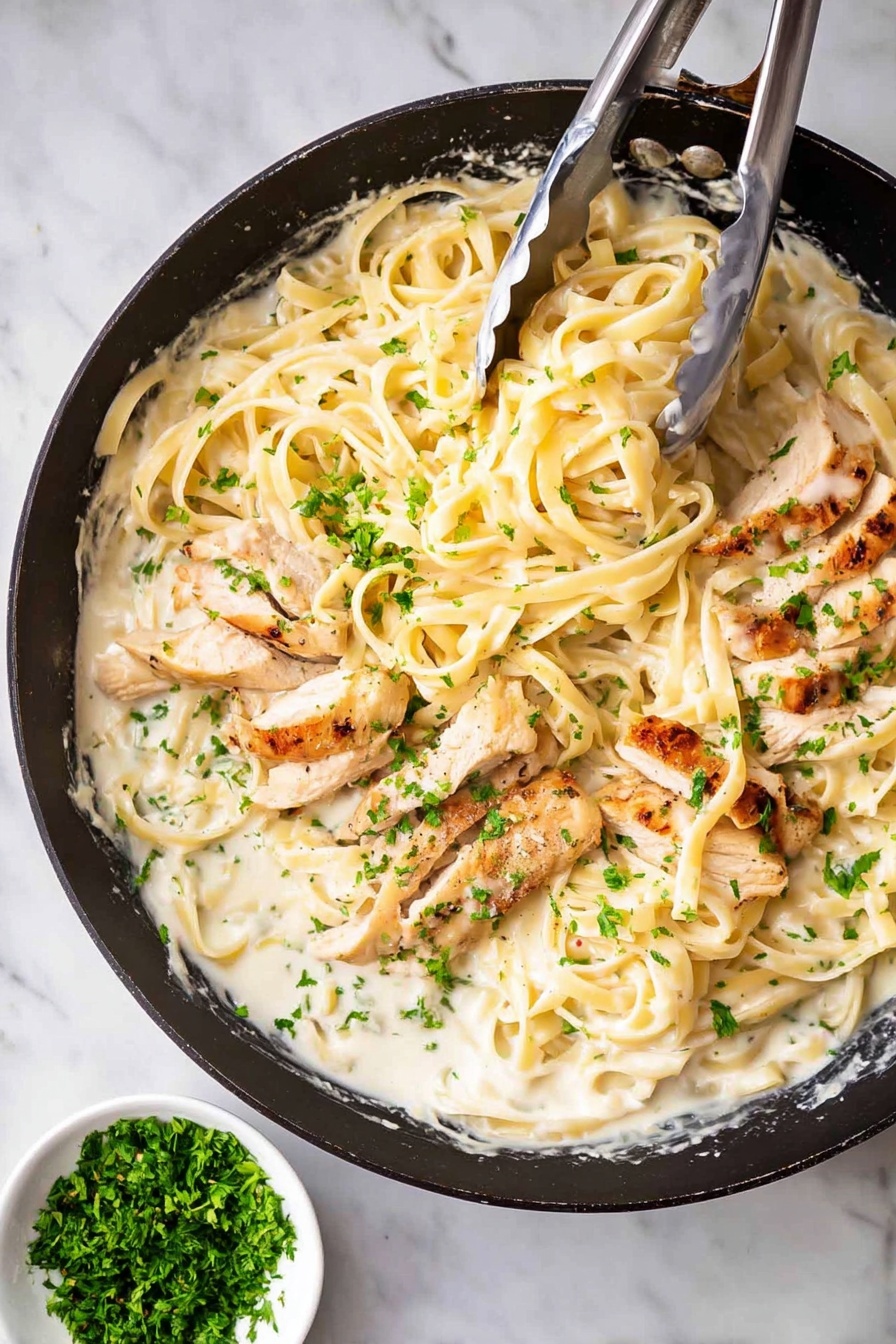 One Pot Chicken Alfredo – Irresistibly Creamy & Easy Dinner